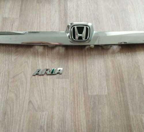 Накладка крышки багажника Honda fit aria