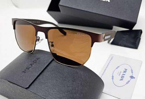 Солнцезащитные очки Prada с поляризацией