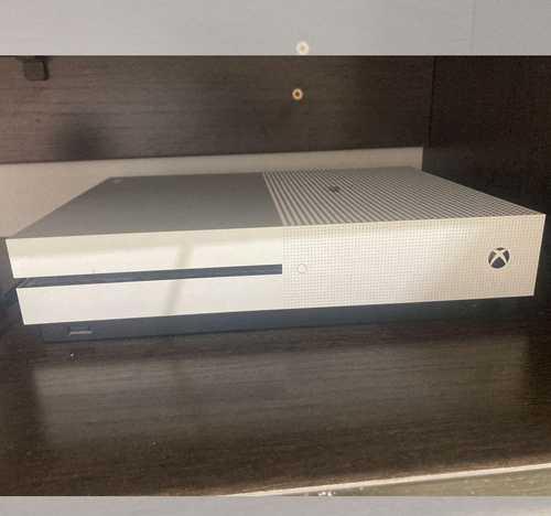 Xbox one s 500 gb 2 геймпада