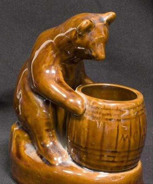 Статуэтка Медведь с бочонком меда, керамика, высот