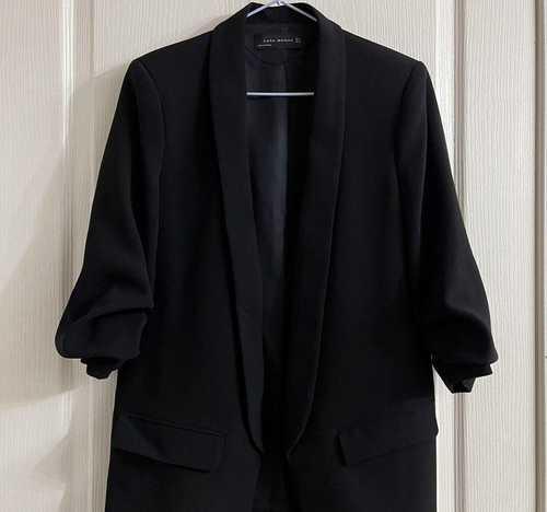 Черный блейзер Zara