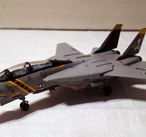 Продаю игрушку "Модель самолёта F-14."