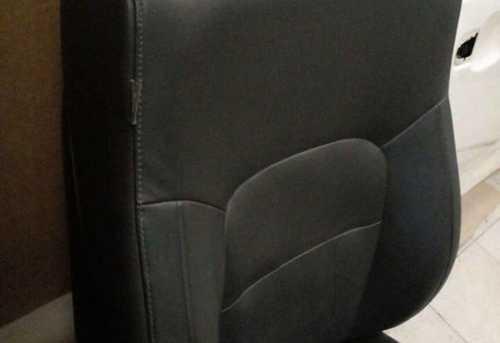 Передние сиденья б/у для Toyota Land Cruiser 200