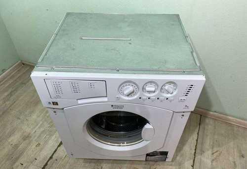 Встроенная стиральная машина Hotpoint-Ariston