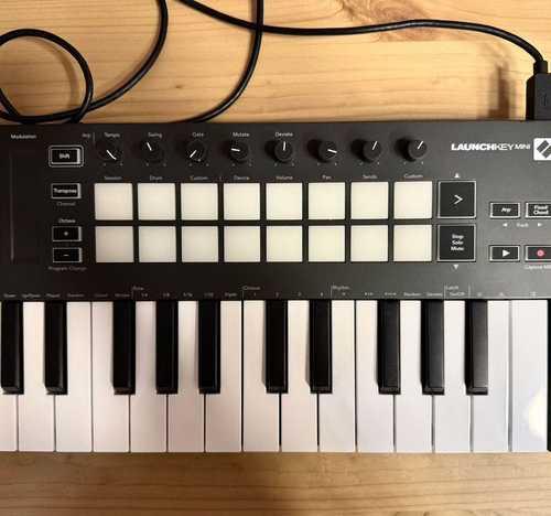 Миди клавиатура Novation Launchkey Mini