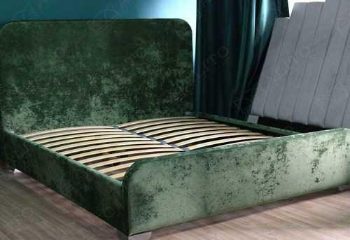 Кровать с высоким изножьем