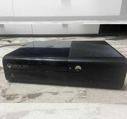 Xbox 360 E 228 GB