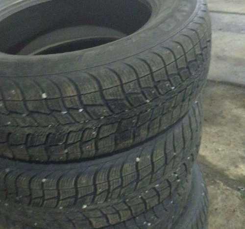 Federal Himalaya WS2 215/65 R16 26L