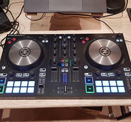 DJ-контроллер traktor kontrol S2 MK3