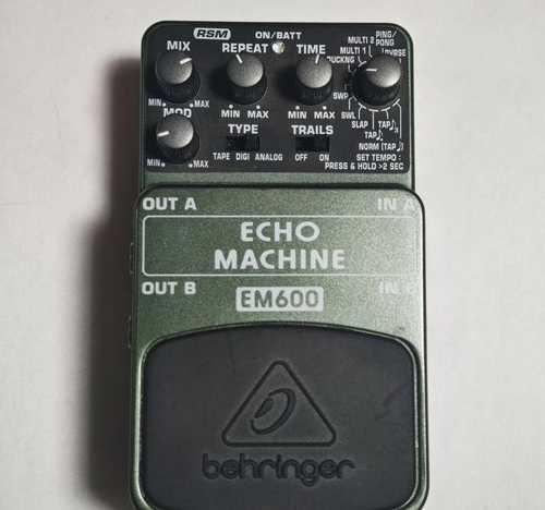 Гитарная педаль behringer Echo Machine 600