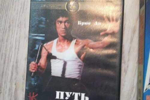 Кассеты и DVD диски с фильмами и мультиками