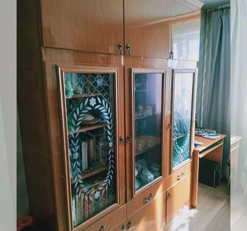 Шкаф с зеркалом,ящиками,б/ у