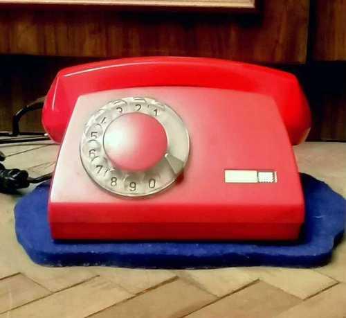 Старый домашний телефон СССР аналоговый