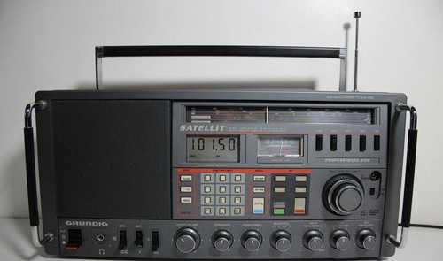 Grundig Satellit Professional 650 Радиоприемник