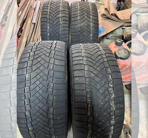 Pirelli Ice Zero FR 255/50 R19