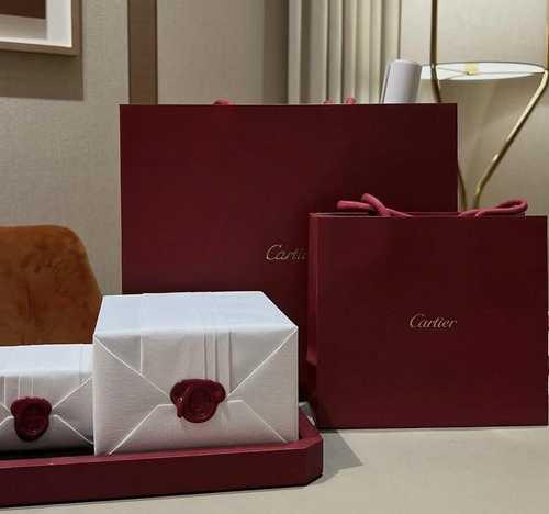 Байер в Дубае Cartier, Van Cleef, Tiffany