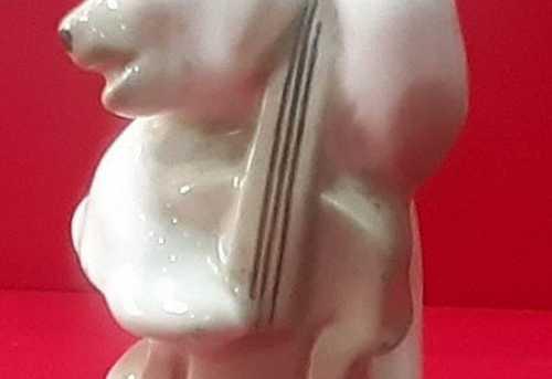 Фарфоровая статуэтка "Медведь с контрабасом" лзфи
