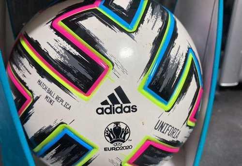 Футбольный мяч adidas fifa 2018