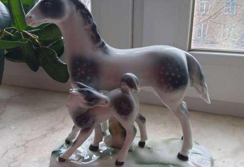 Лошадь с жеребенком статуэтка, Германия