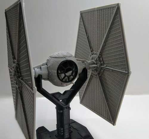 TIE Fighter истребитель из Star Wars