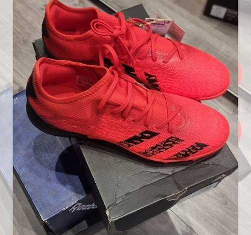 Футбольные бутсы adidas predator