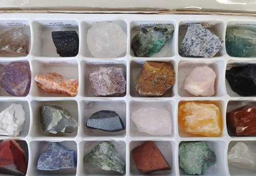 Коллекция необработанных полудрагоценных камней