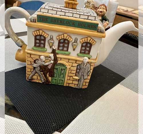 Коллекционный чайник английской фирмы PUB teapot