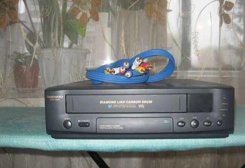 Видеомагнитофон и коллекция кассет