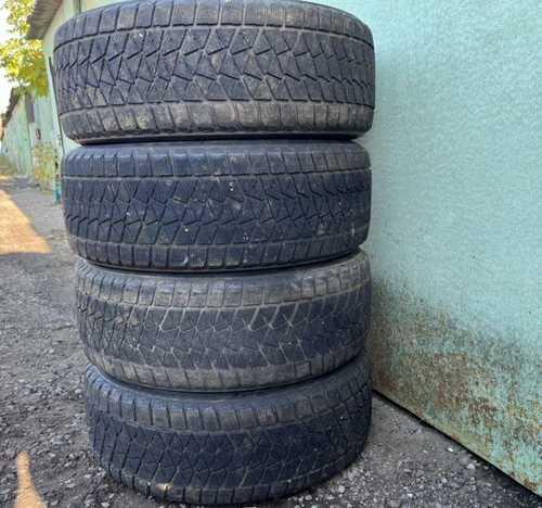Bridgestone Blizzak DM-V2 235/60 R17
