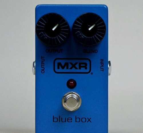 Педаль эффектов MXR Blue Box Fuzz