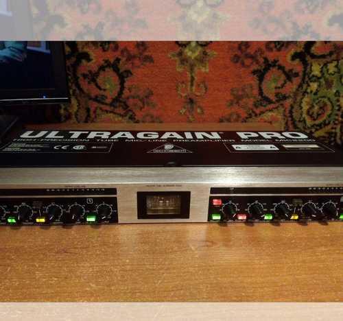 Behringer ultragain mic2200