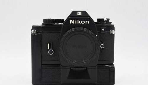 Зеркальный фотоаппарат Nikon EM Body