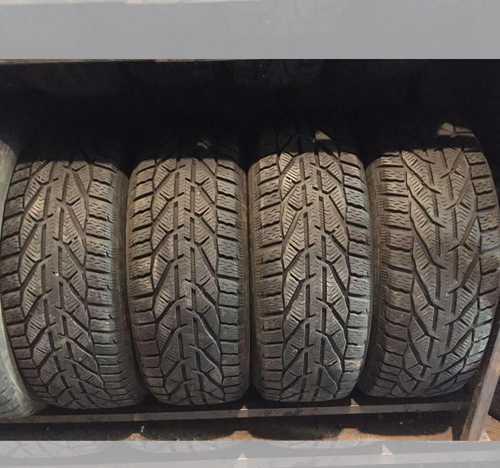 Tigar Winter 215/65 R16