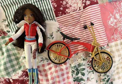 Кукла Саша (Sasha) с велосипедом