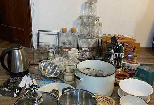 Коробка посуды и кухонных принадлежностей для дачи