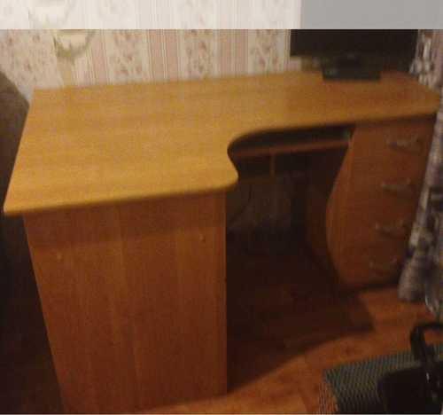 Угловой письменный стол