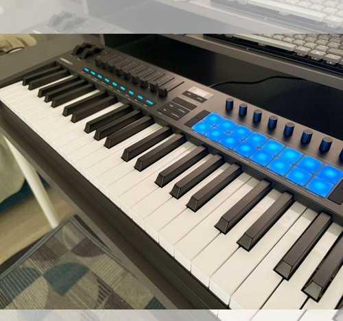 Миди клавиатура Novation Launckey 49 mk4