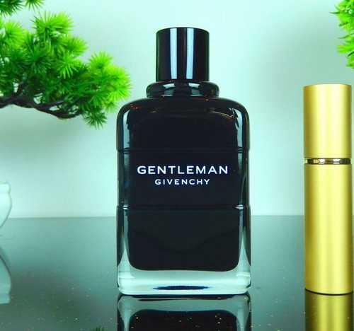 Givenchy Gentleman Eau de Parfum Отливант