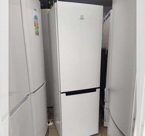 Холодильник Indesit 180 см