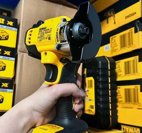 Циркулярная пила Dewalt DCS438