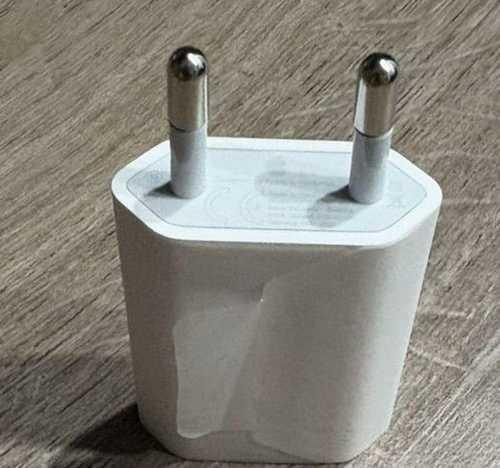 Оригинальный блок зарядки Apple на iPhone