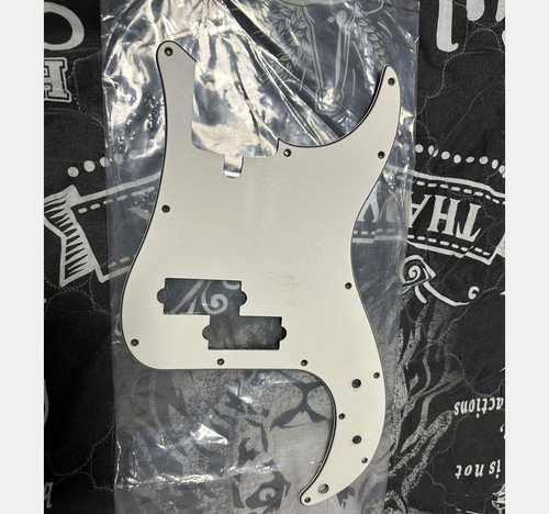 Пикгард Precision Bass