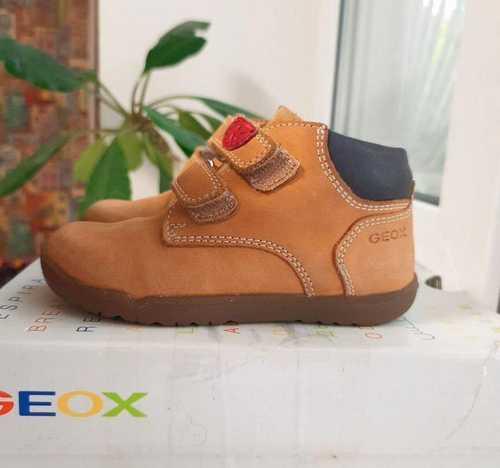 Кроссовки кожанные Geox