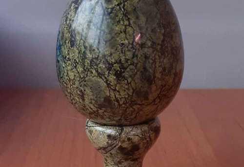 Яйцо из натурального камня
