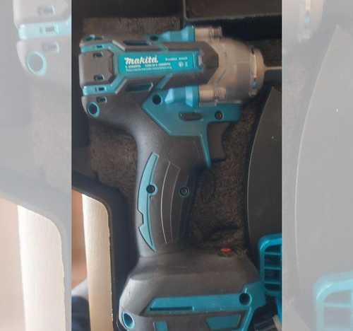 Гайковерт аккумуляторный makita