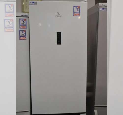 Холодильник "Indesit DF5200W"