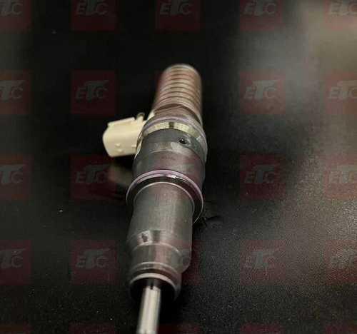 VO 21652515 Форсунка топливная FM двигатель D13C