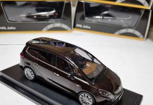 Коллекционная моделька машины Opel Zafira. 1/43