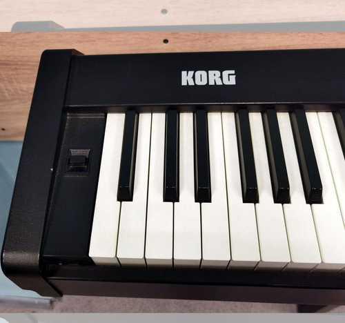 Цифровое пианино korg SP100