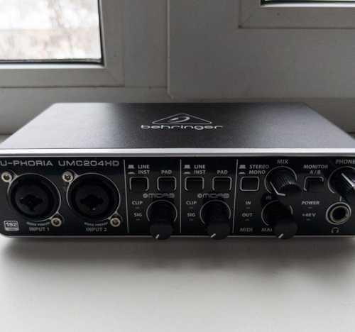 Звуковая карта behringer UMC204HD